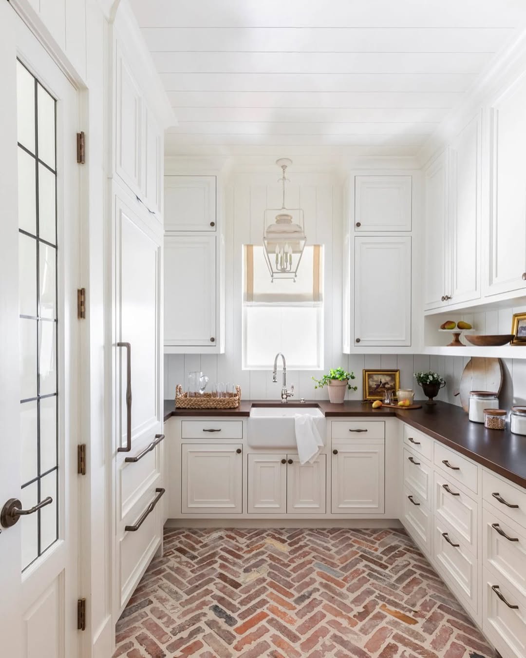 20 Small White Kitchen Ideas That Will Brighten up Even The Smallest of ...