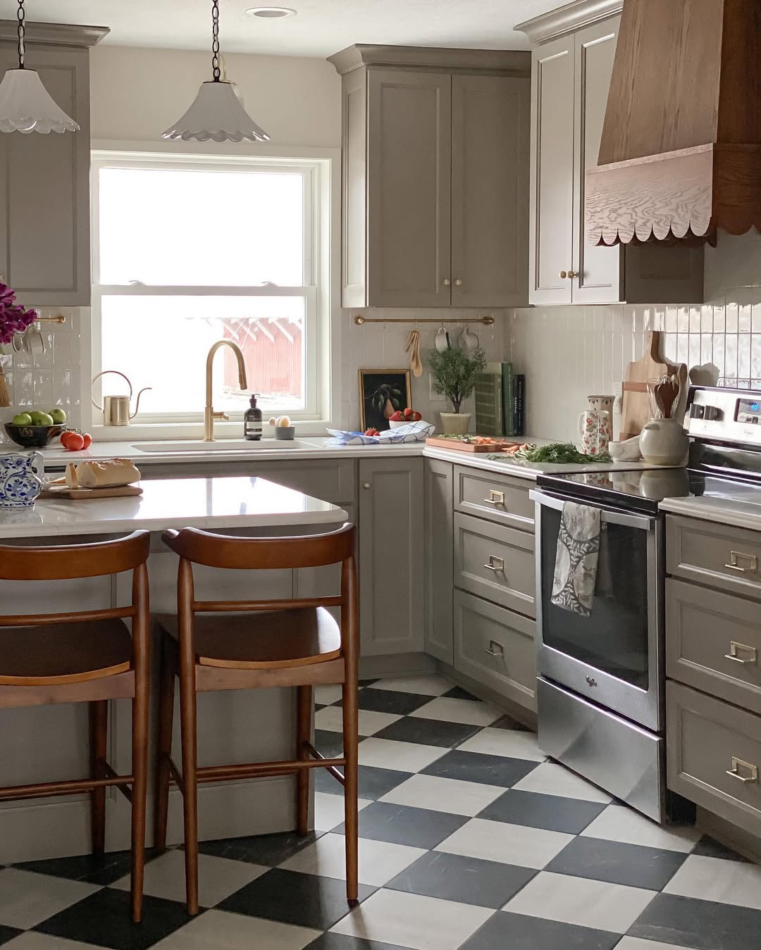 20 Small Kitchen Paint Color Ideas That Will Instantly Upgrade Your ...