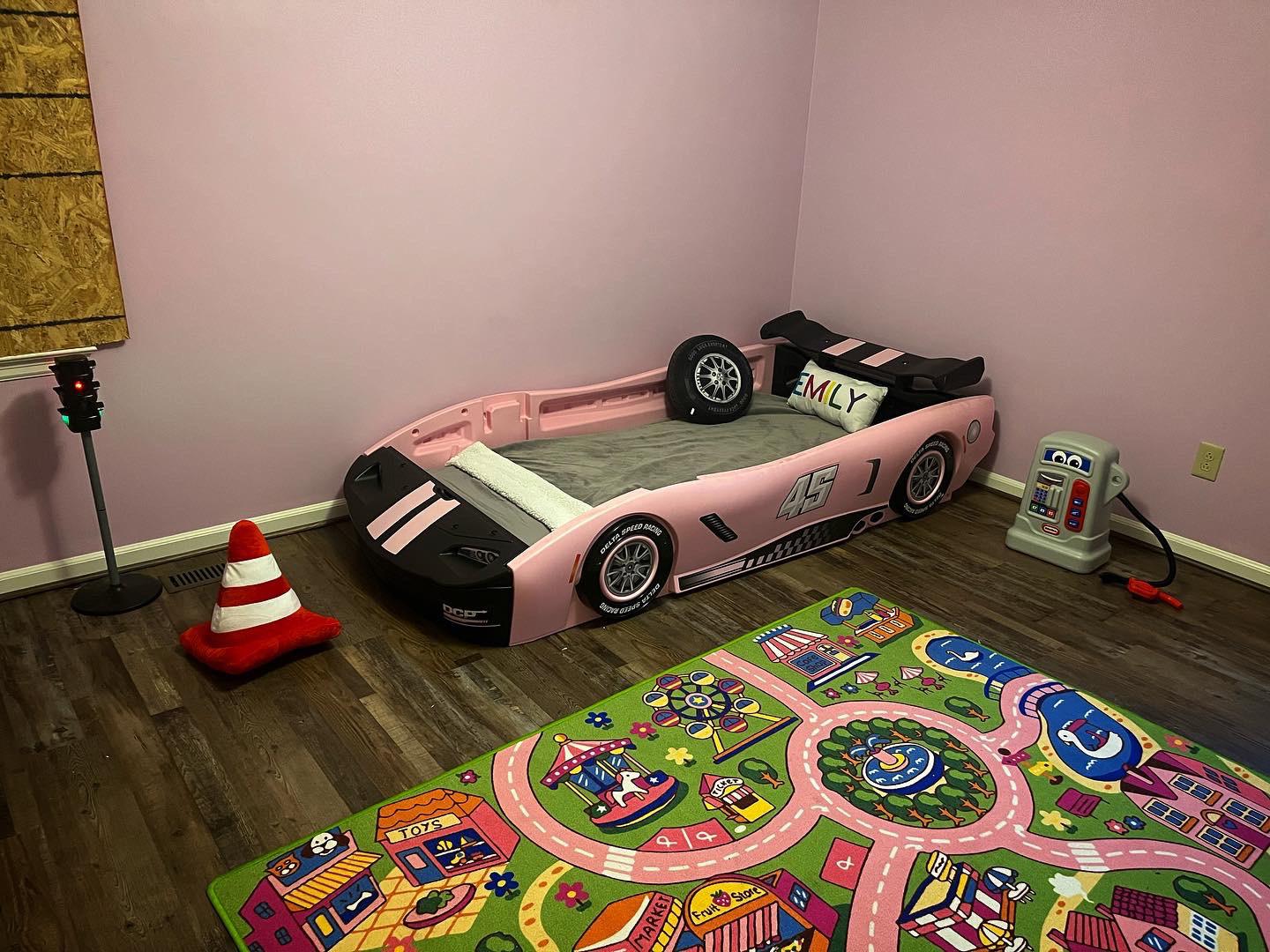 18 Trendy Car-Themed Bedroom Ideas To Make Your Room Feel Like a Fun ...